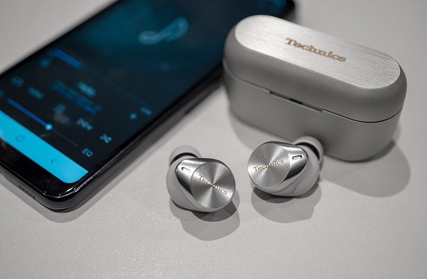 【最速レビュー】極上音質で3台マルチポイント接続！ テクニクスの「EAH-AZ80」は“デキる”大人の相棒でした | エレクトロニクス | LEON レオン オフィシャルWebサイト