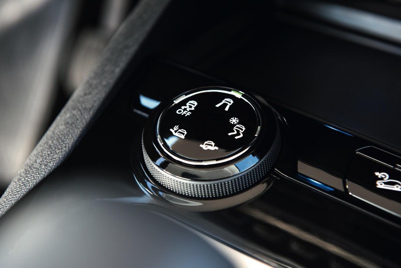 “ファーストクラス”の乗り心地？ プジョーのSUVがラグジュアリーに進化した！ | 自動車 | LEON レオン オフィシャルWebサイト