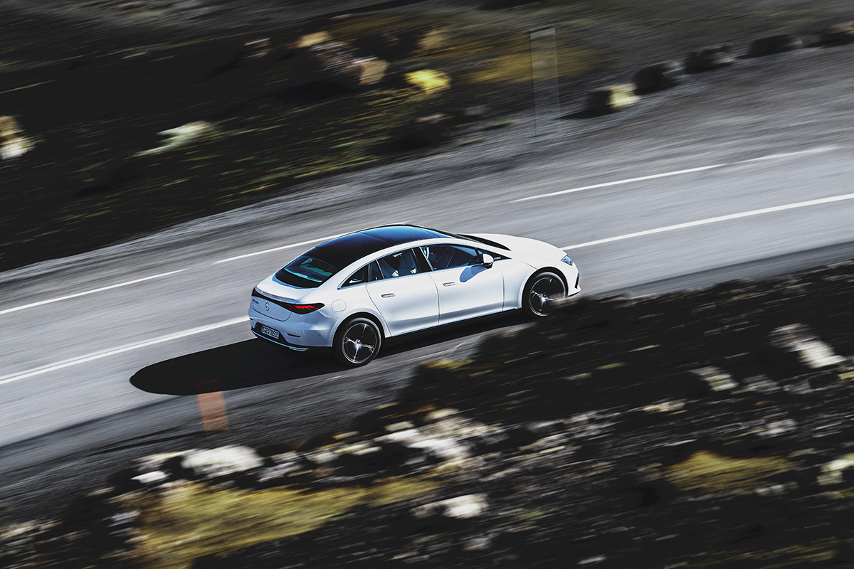 デイリーユースからロングドライブまで。メルセデスのDNAを受け継いだ“EQE” | 自動車 | LEON レオン オフィシャルWebサイト